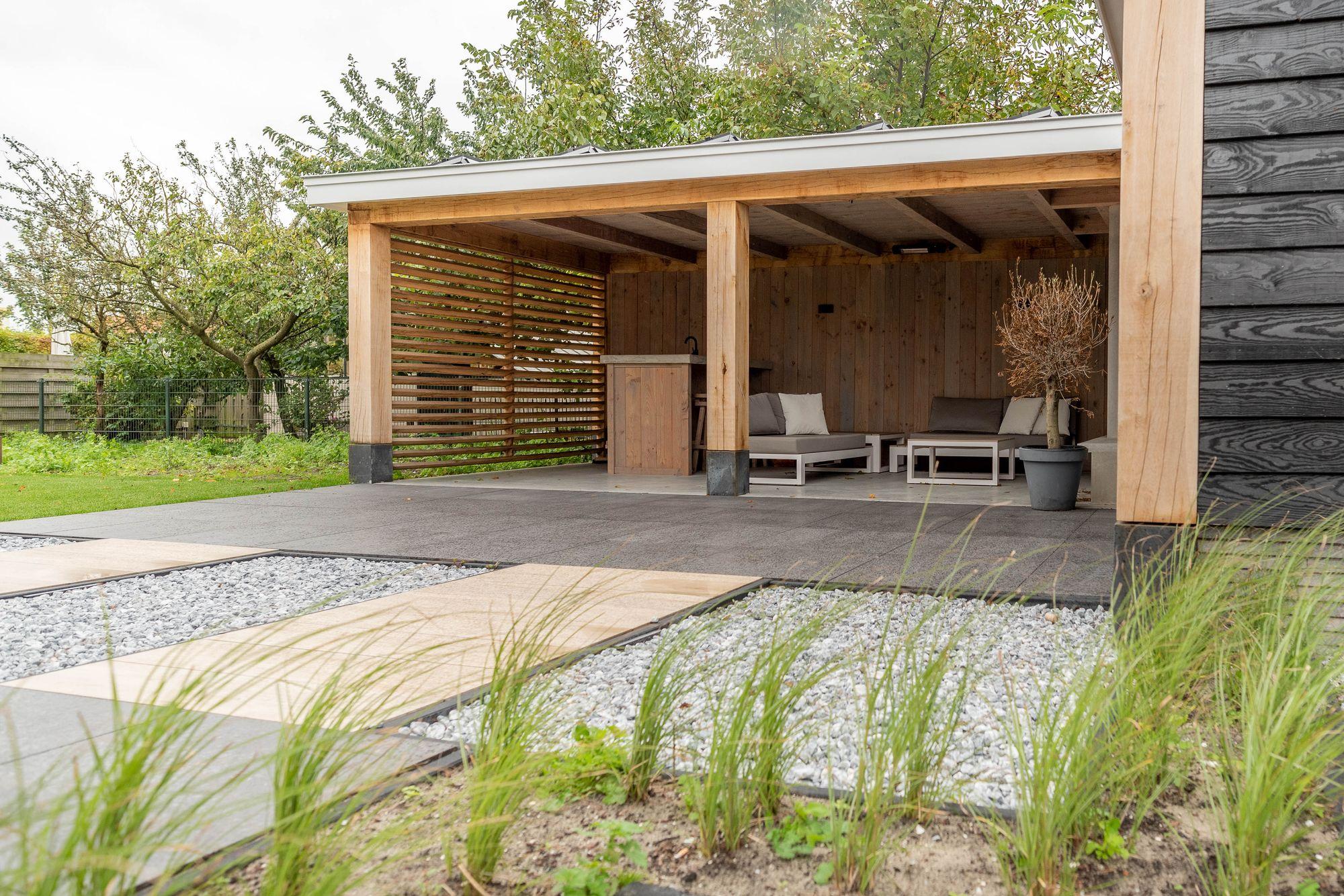 Ruime tuinkamer met berging